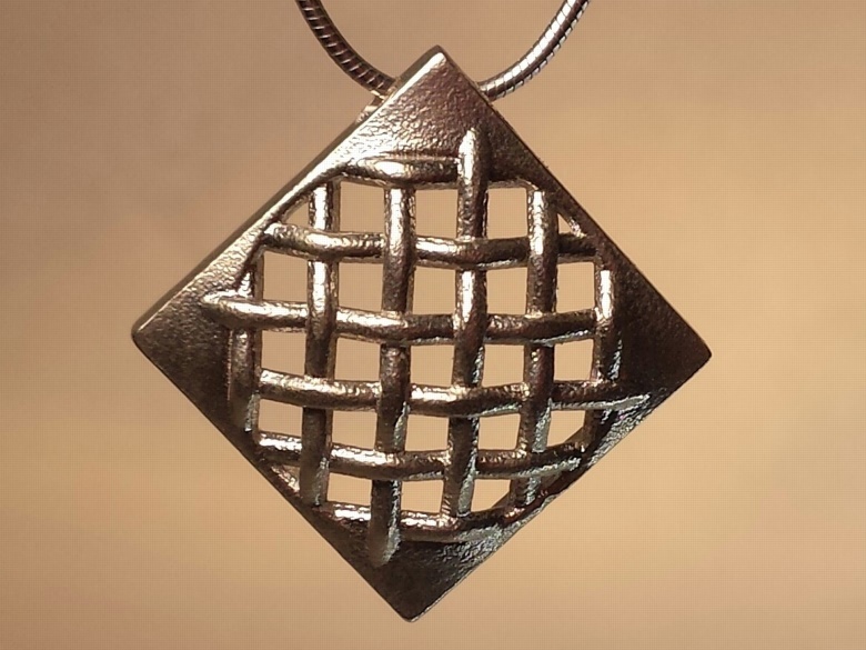 Mesh pendant | 3D Printing Shop | i.materialise