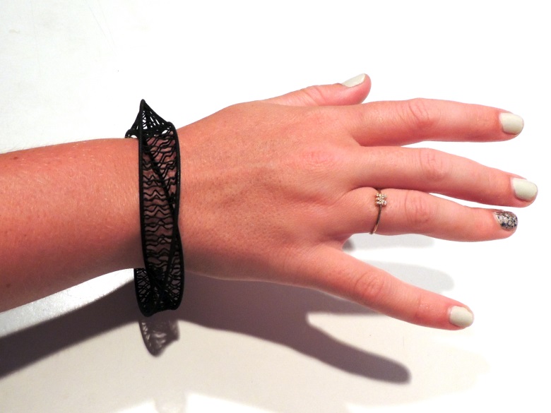Mobius Loop Bracelet | 3D Printing Shop | i.materialise