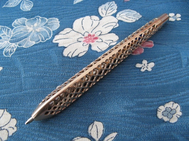 Simple Clicky Pen (063) Body Type A | 3D Printing Shop | i.materialise